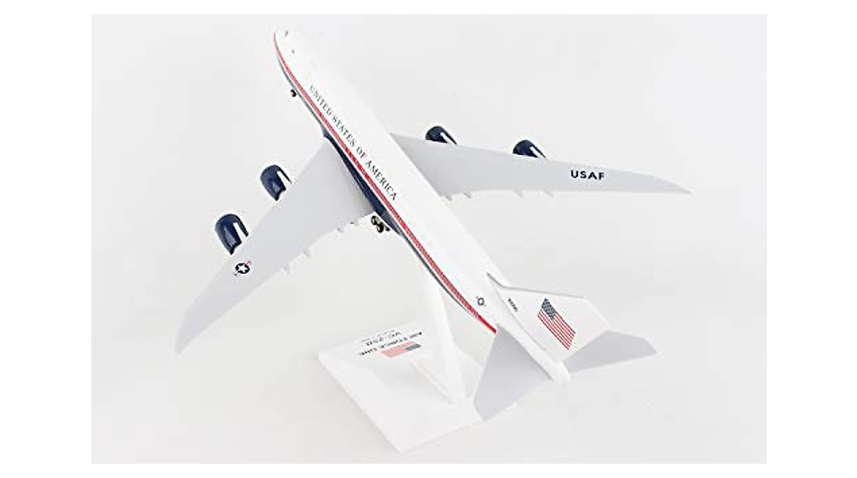 Daron SkyMarks 747-8i Air Force One Model - 1/200 Scale with Gear
