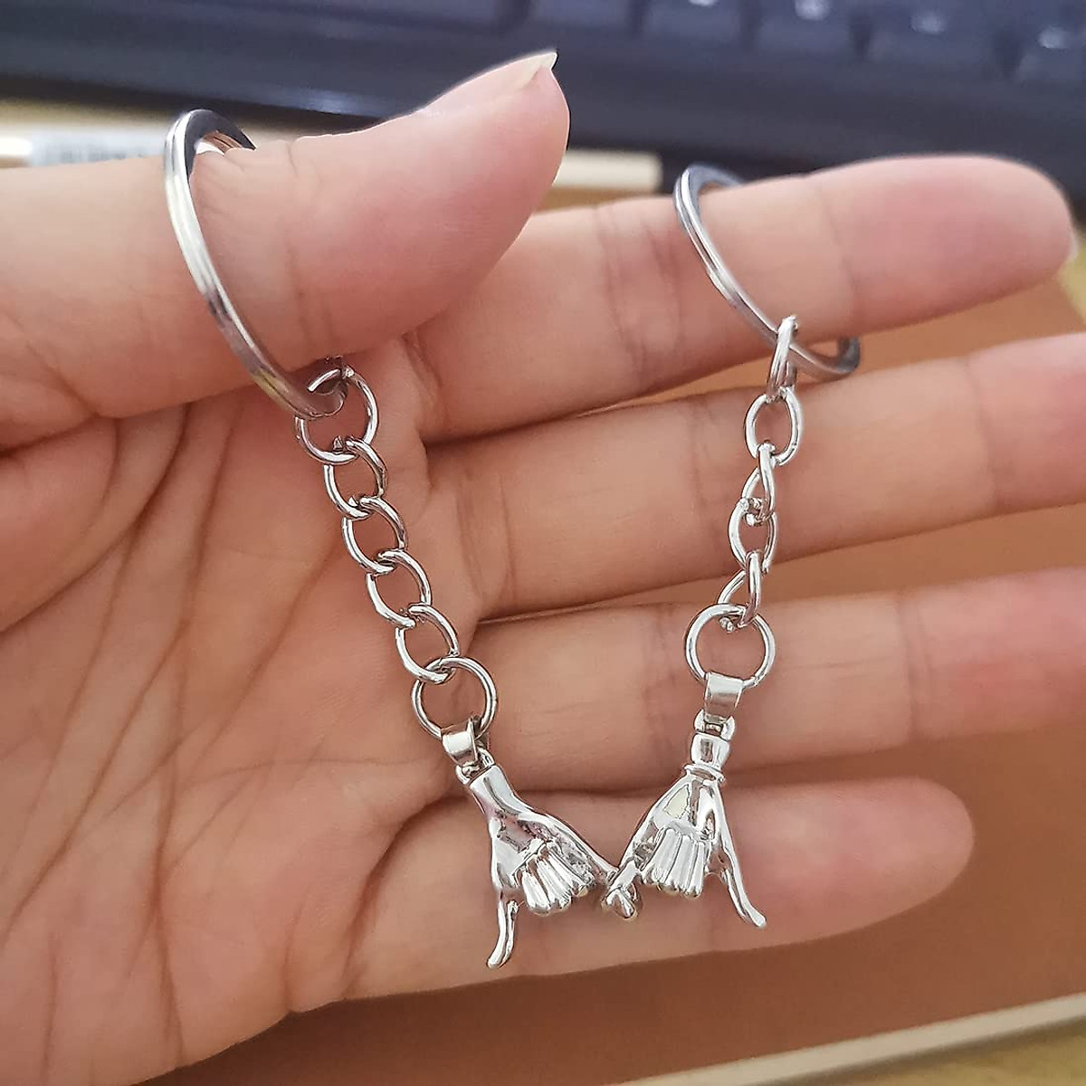 Meimimix 2Pcs Pinky Promise Keychain for Couple Matching BFF Best Friend Girlfriend Boyfriend Love Family Birthday Valentines Day Jewellery (Silver)