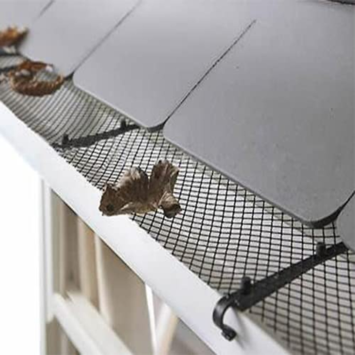 Plastic Gutter Guard Mesh Roof Gutter Protection Screen Roll Leaf Filter Gutter Cover Guard Mesh Protector Roof Leaf Guard No Hooks (0.4m x 4m=(1.3Ft x 13.1Ft), Black)