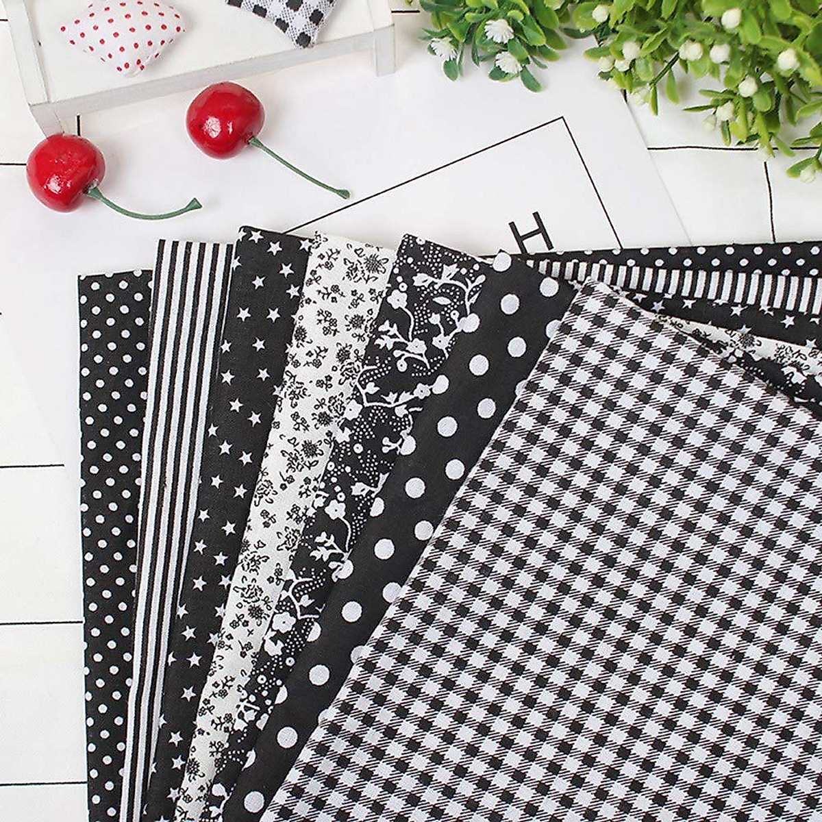 Fdit 7pcs Cotton Fabric DIY Assorted Pre-Cut Bedding Suite Quarters Bundle Black 25x25cm (25 * 25)