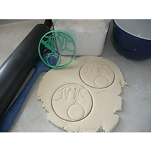 THE GRINCH HAND HOLDING CHRISTMAS ORNAMENT HOLIDAY COOKIE CUTTER MADE IN USA PR4106