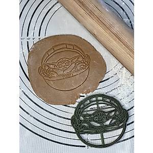 Premium Star Wars Exclusive The Mandalorian The Child in Hovering Pram Baby Yoda Grogu in a Stroller Cookie Cutter Mold 4.5-Inch-Scale Produced by 3D Kitchen Art