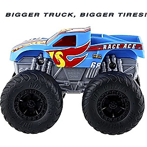 Hot Wheels Monster Trucks Roarin’ Wreckers, 1 1:43 Scale Truck with Lights & Sounds, Plays Truck's Theme Song, Toy for Kids 3 Years Old & Older