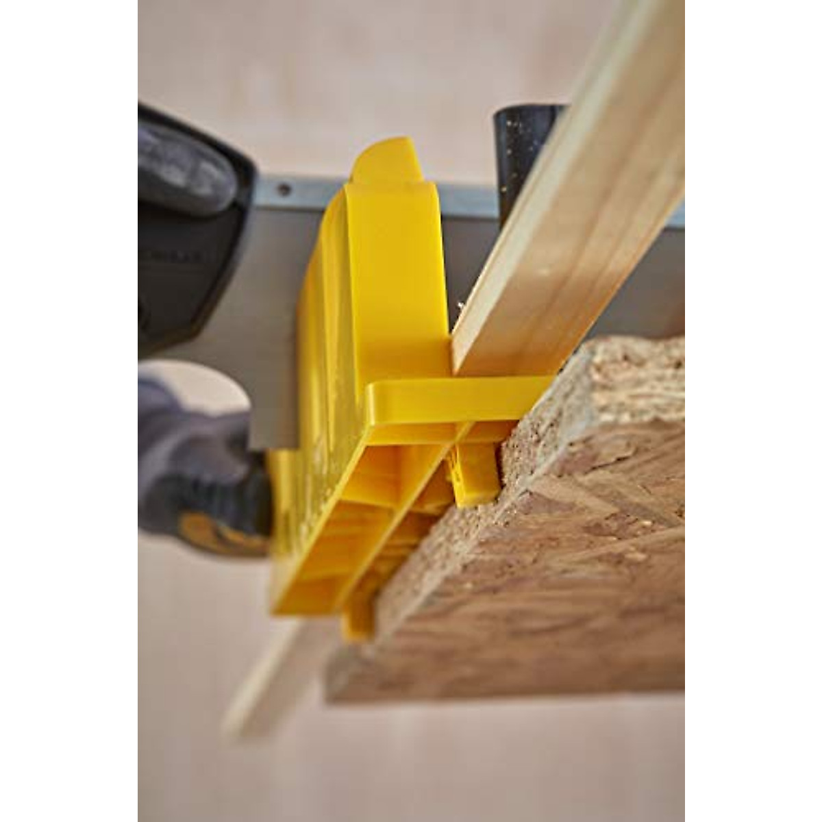 Stanley 1-20-600 Saw Storage Miter Box with Saw, Black