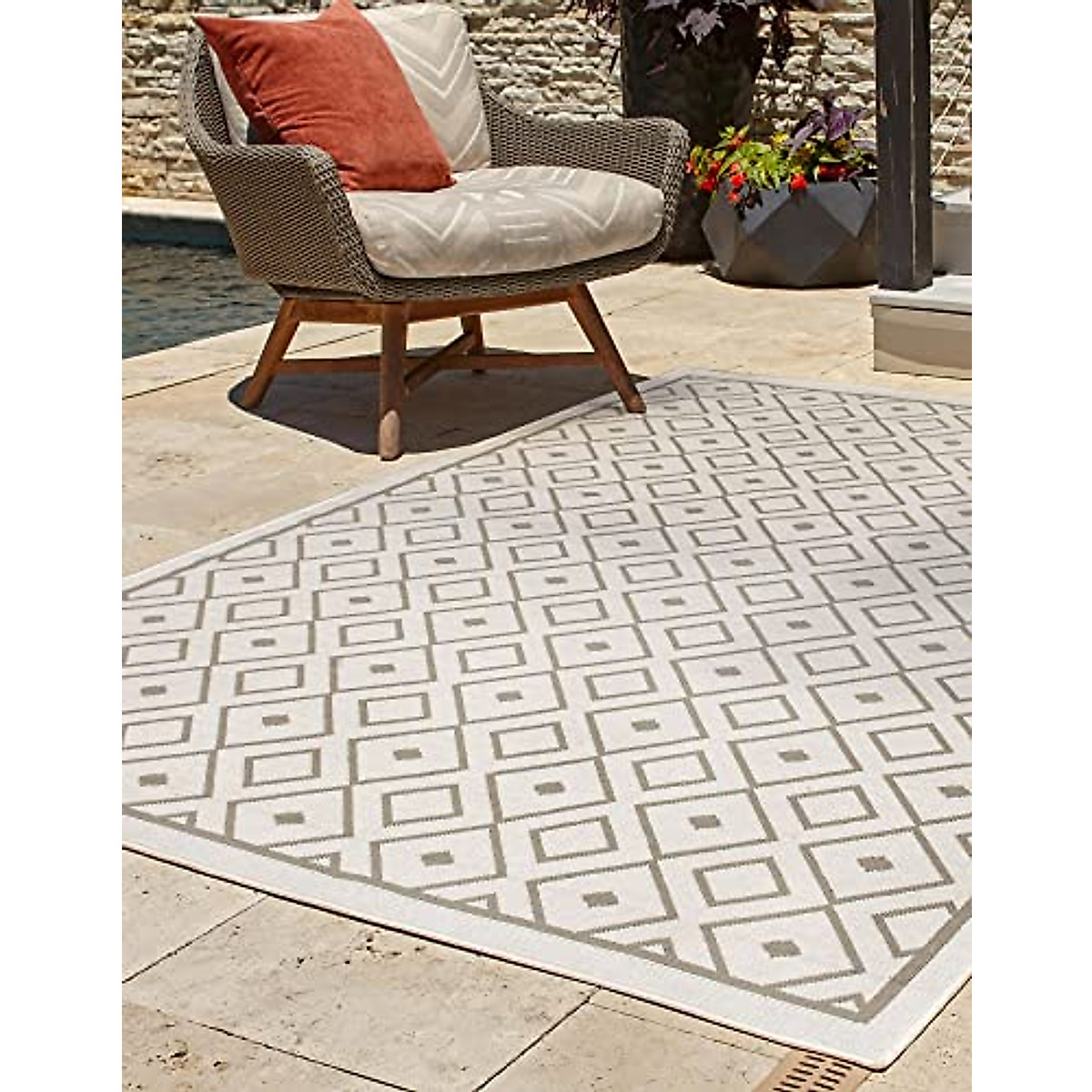 Unique Loom Outdoor Trellis Collection Area Rug - Kafes (7' 10" x 10' Rectangle, Ivory/ Gray)