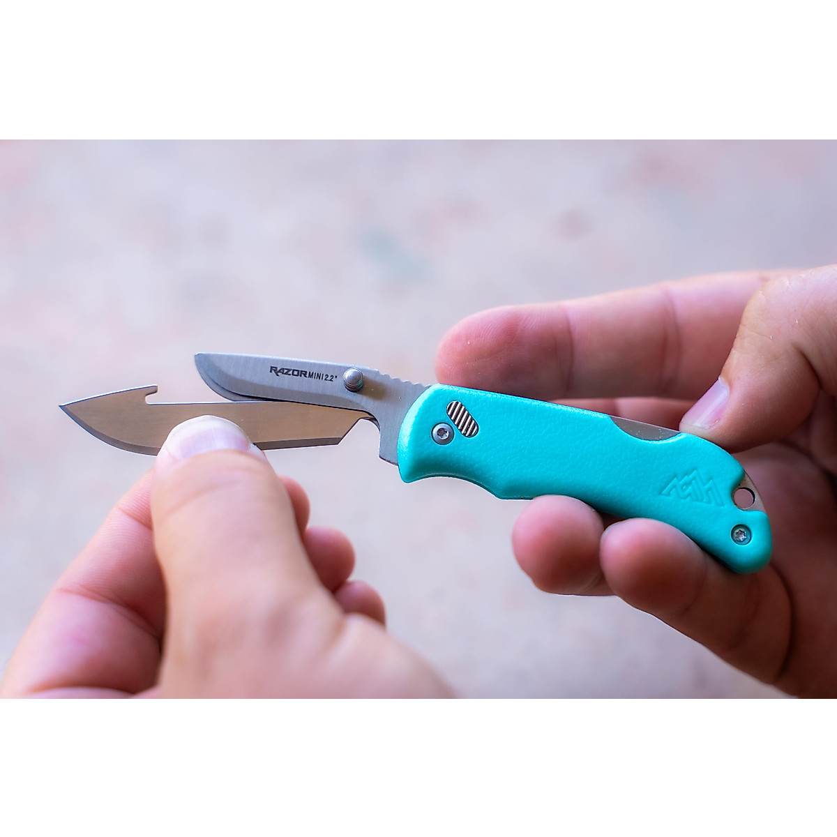 OUTDOOR EDGE Razor Mini Folding Pocket Knife | Compact 2.2" EDC Knife with RazorSafe Replaceable Blades | Perfect Small Everyday Carry | Includes 2 Replaceable Drop Point Blades | Great Gift for Women