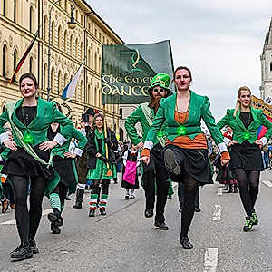 EOBOH 6PCS St Patrick's Day Beads Necklace, Light Shamrock St Patricks Day Beads, Irish 3D Flashing Necklace for Women, St Patricks Day Necklace Parade Procession Party Favor Celebrations