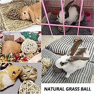 PINVNBY Guinea Pig Grass House with Chew Toys Little Rabbit Natural Hideout Small Pet Grass Hut with Play Toys for Bunny Hamster Rat Chinchilla Hedgehog Squirrel Gerbil（Ball at Random）