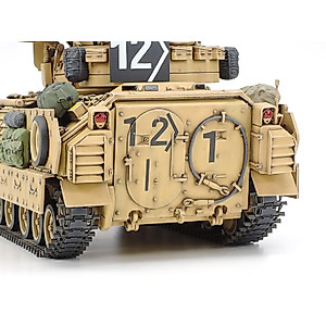 TAMIYA 35264 Desert Storm 1: 35 U.S. M2 A2 Bradley IFV (2)