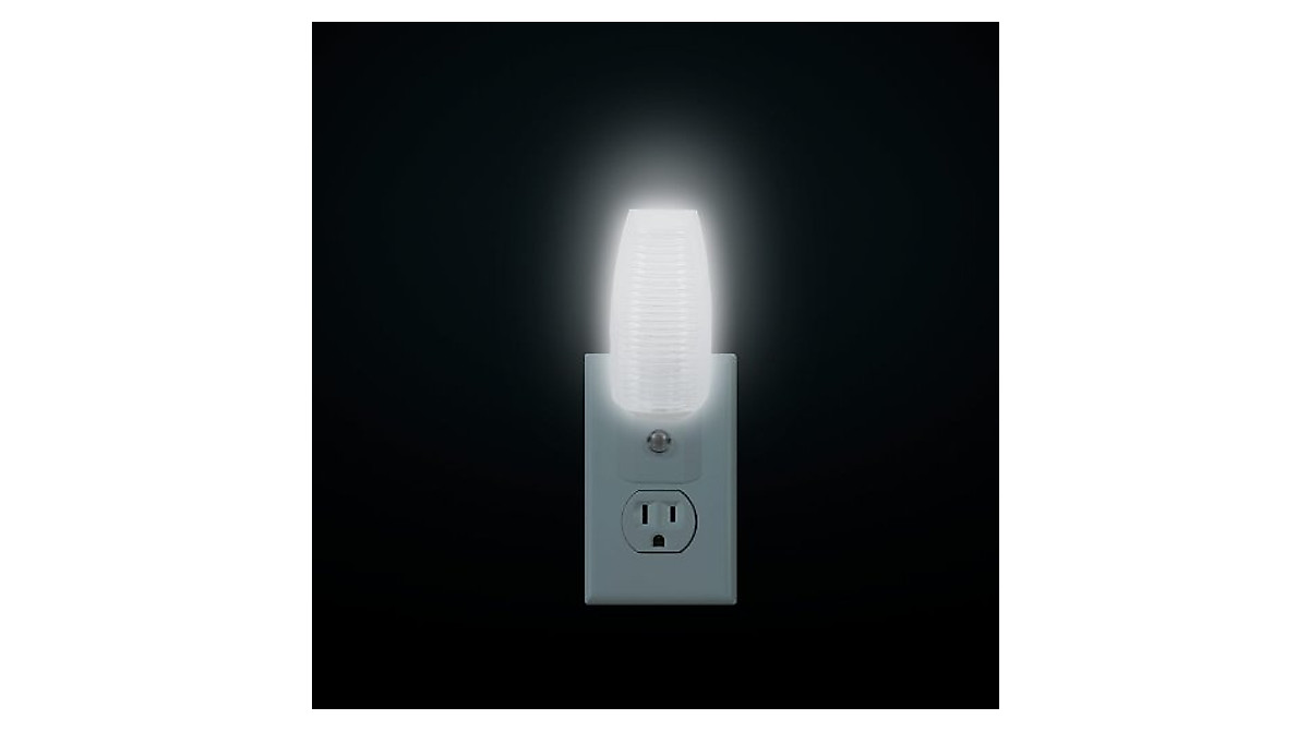 Maxxima MLN-16 LED Night Light - Dusk to Dawn Sensor