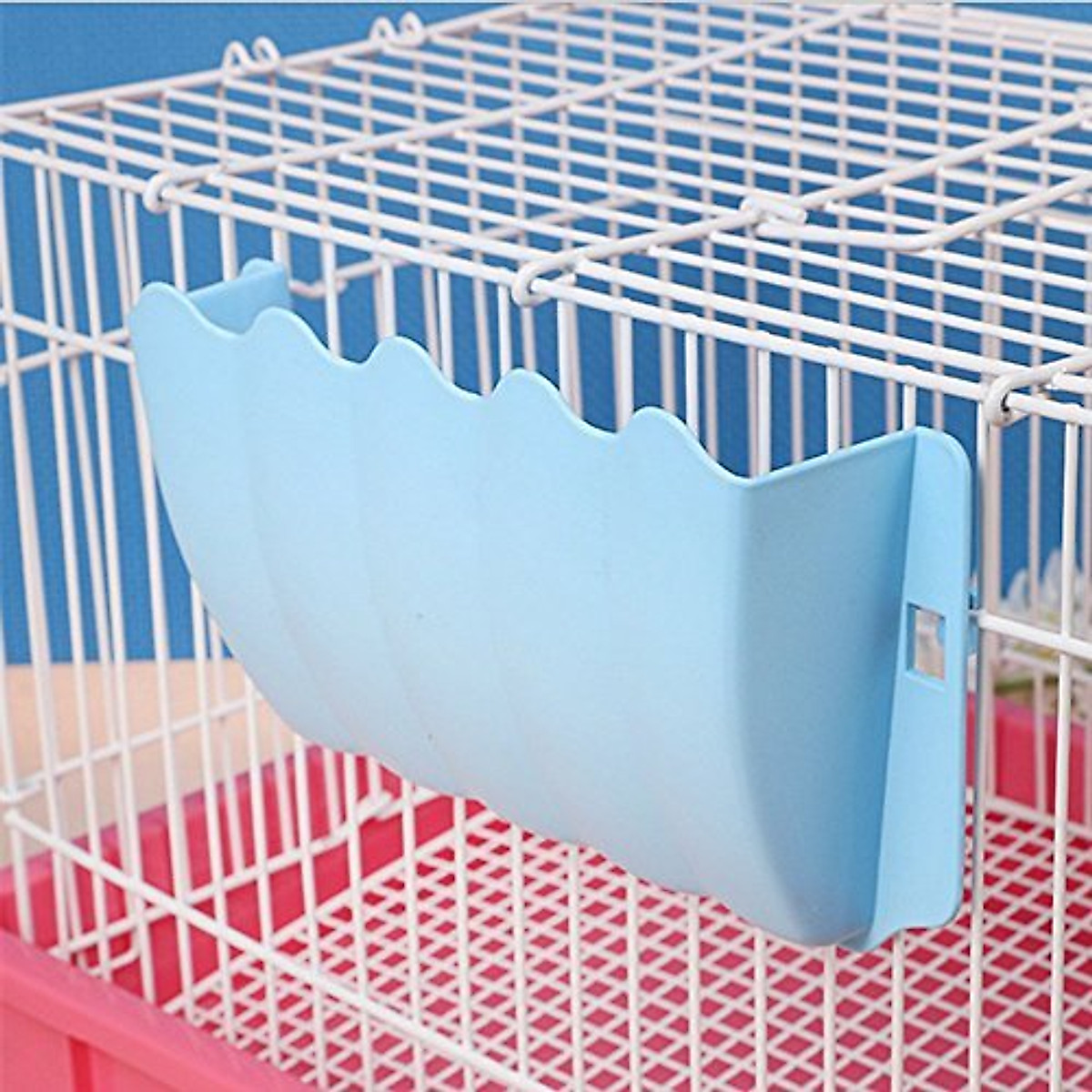 zswell Rabbit Hanging Feeder Grass Container Wall-Mounted Hay Manger Hay Rack Random Color