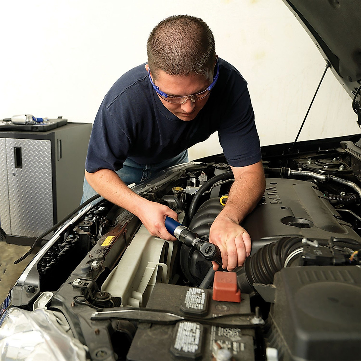 CAMPBELL HAUSFELD 8 Gallon Air Compressor, 65dB Quiet Portable Air Compressor, 120v, 125 Max PSI Oil and Maintenance free pump- Ideal for Home and Professional Use