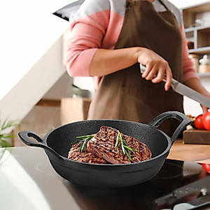 Nuogo 6 Sets Mini Cast Iron Skillet Mini Cast Iron Plates Skillet with Wooden Base Small Round Cast Iron Pan Fajita Cast Iron Plate Cast Iron Pot for Cooking Christmas Party(6.3 Inches)