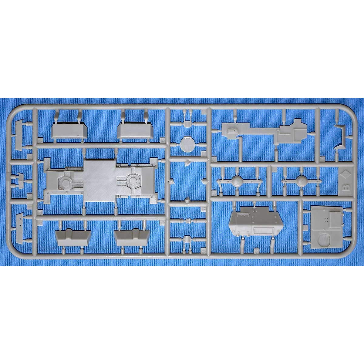 ACE 72438-1/72 - V-100 (XM-706 E2) USAF Armored Patrol Car Armor kit