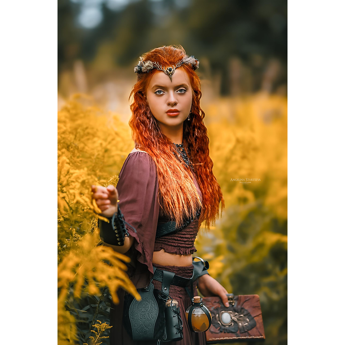 MOSTORY Brown Feather Witch Crown - Handmade Gothic Headpiece Elf Moon Cirlet with Crow Skull Dark Tiara for Women Witch Aesthetic Renaissance Halloween Cosplay Goth Wedding