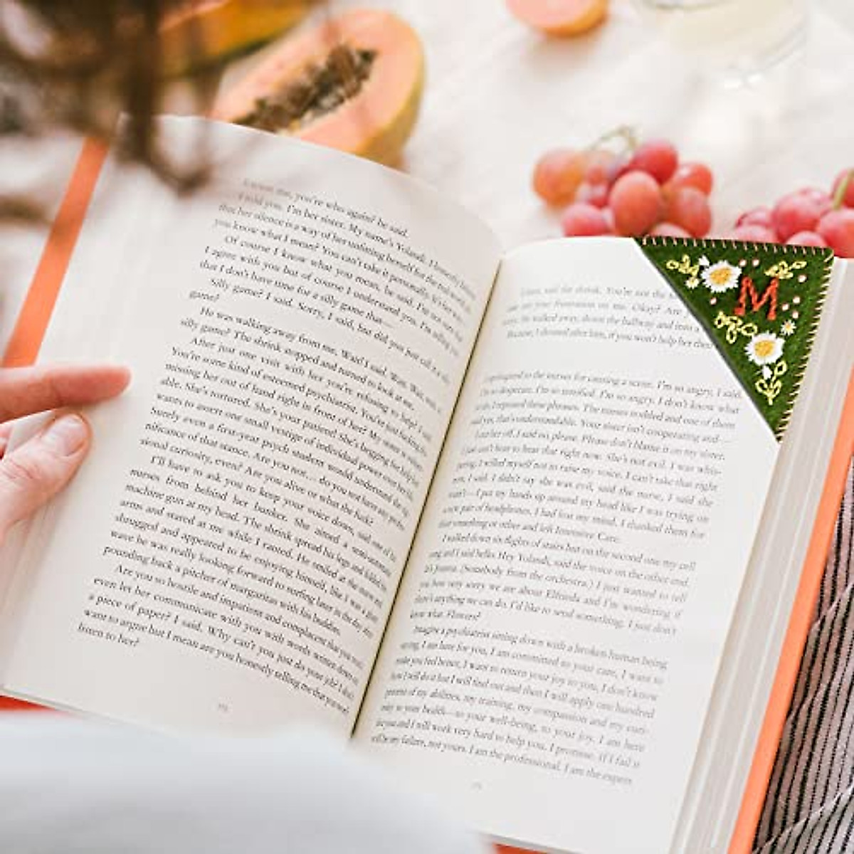 2PCS Personalized Hand Embroidered Corner Bookmark, Felt Triangle Bookmark, Cute Felt Triangle Bookmark, Cute Flower Letter Embroidery Bookmarks for Book Lovers Kids Teachers（A+S）