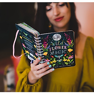 Katie Daisy 2023 Weekly Planner: On-the-Go 17-Month Calendar with Pocket (Aug 2022 - Dec 2023, 5" x 7" closed): Wild Flower Magic