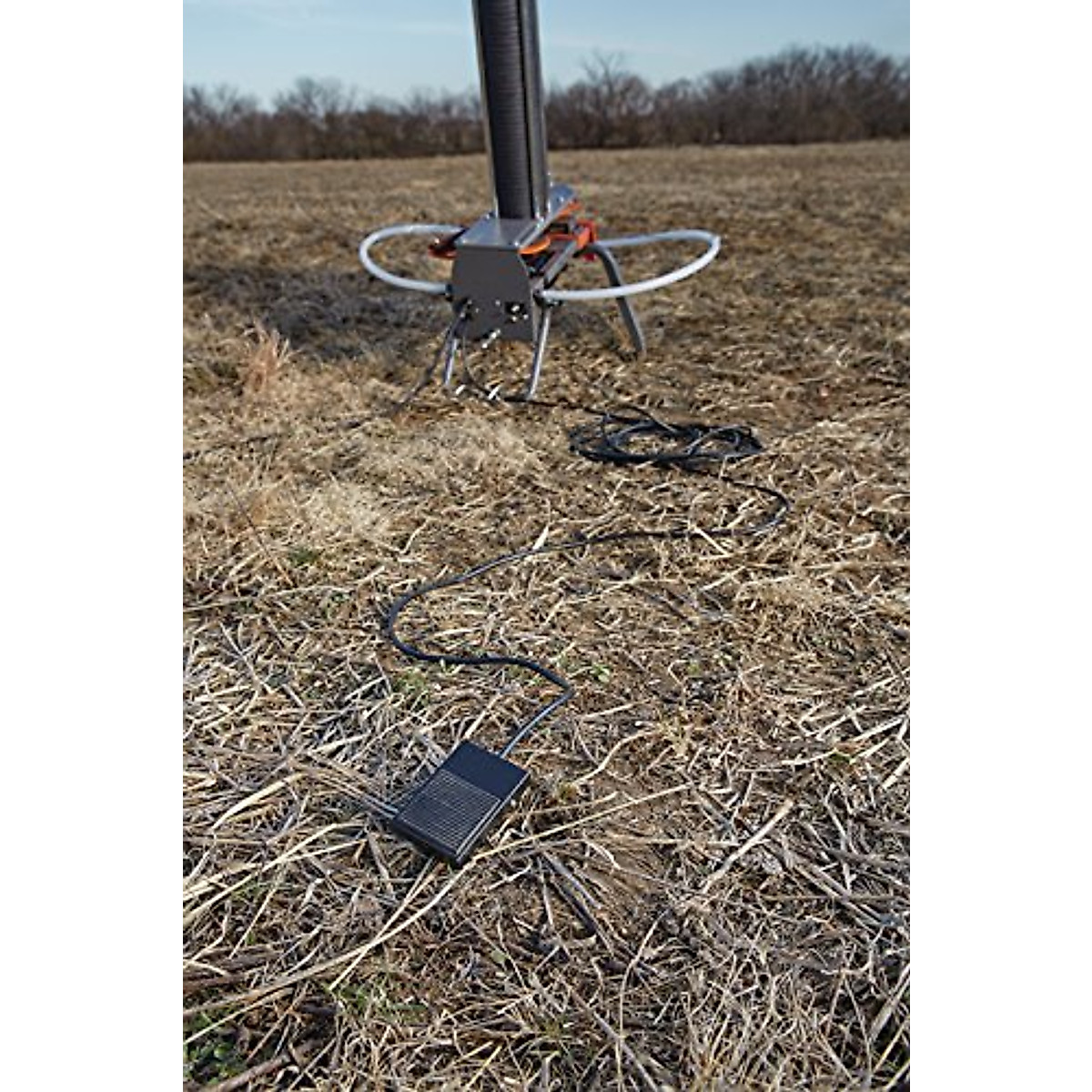 Champion Workhorse Electronic Clay Pigeon Thrower, Compact Skeet Thrower with 50 Clay Magazine