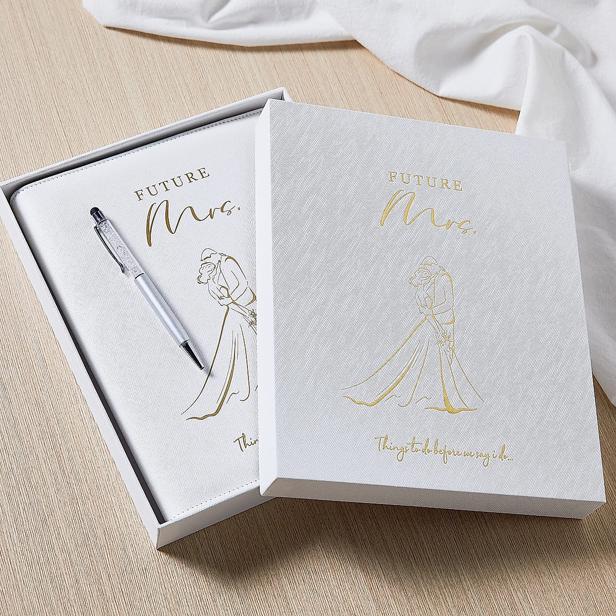AW BRIDAL Wedding Planner Book and Organizer for The Bride To Be Gifts Future Mrs Gifts Engagement Gifts For Women∣Leather Hardcover Wedding Planning Book Budget Planner Binder with Pen and Gift Box