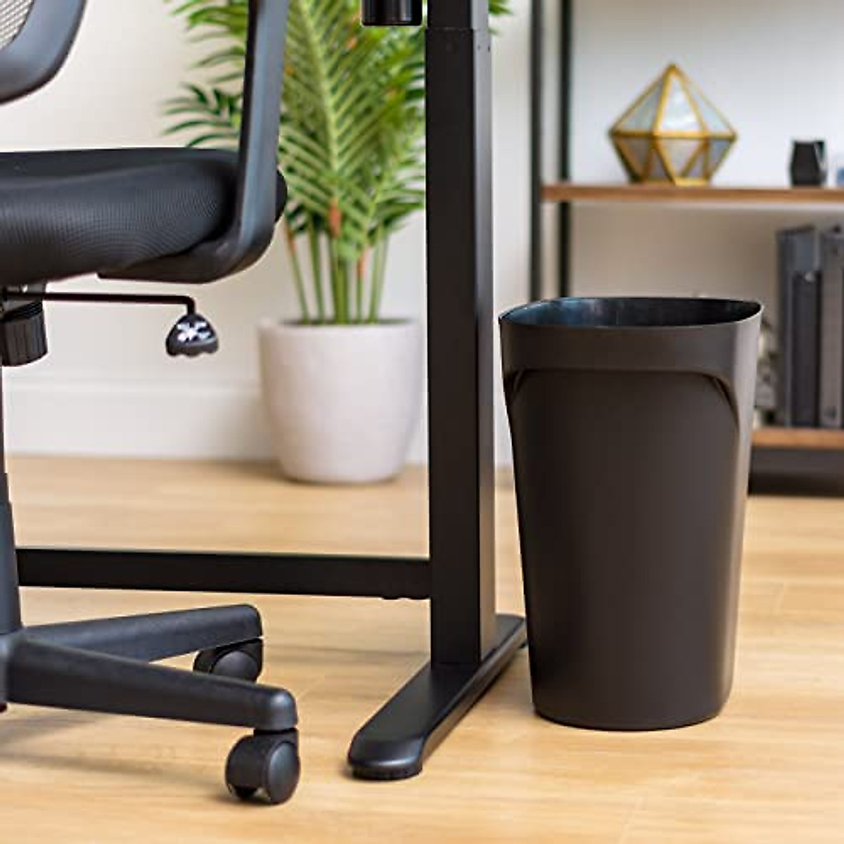 IRIS USA 6 Gallon / 24 Quart Plastic Wastebasket Trash Cans for Home, Office, Bedroom, Bathroom, Made with Recycled Materials, Black, 2-Pack