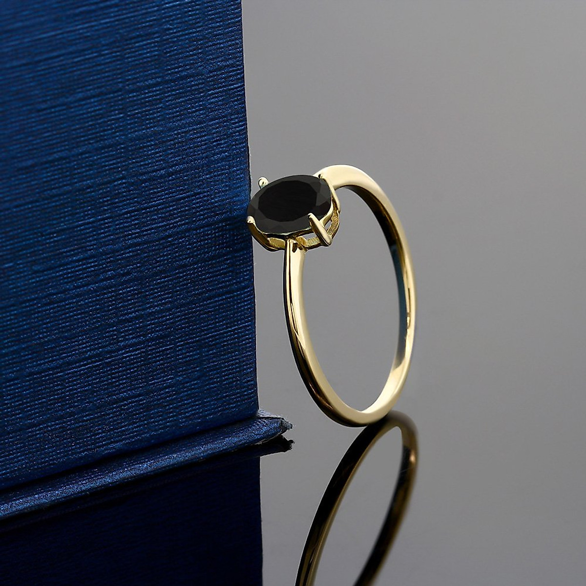 Gem Stone King 10K Yellow Gold Black Onyx Solitaire Engagement Ring For Women (0.80 Cttw, Oval 7X5MM, Gemstone December Birthstone, Size 9)