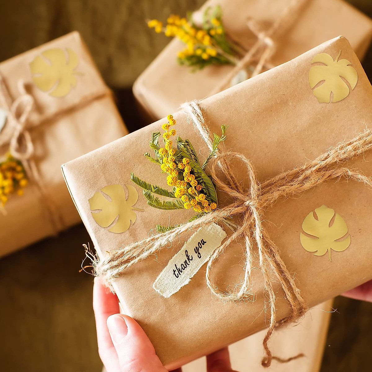 Whaline 500Pcs Gold Foil Monstera Stickers Self-Adhesive Monstera Leaves Seal Stickers Tropical Plant Leaf Label Decals for Greeting Invitation Cards Envelope Sealing Birthday Gift Wrapping Supplies