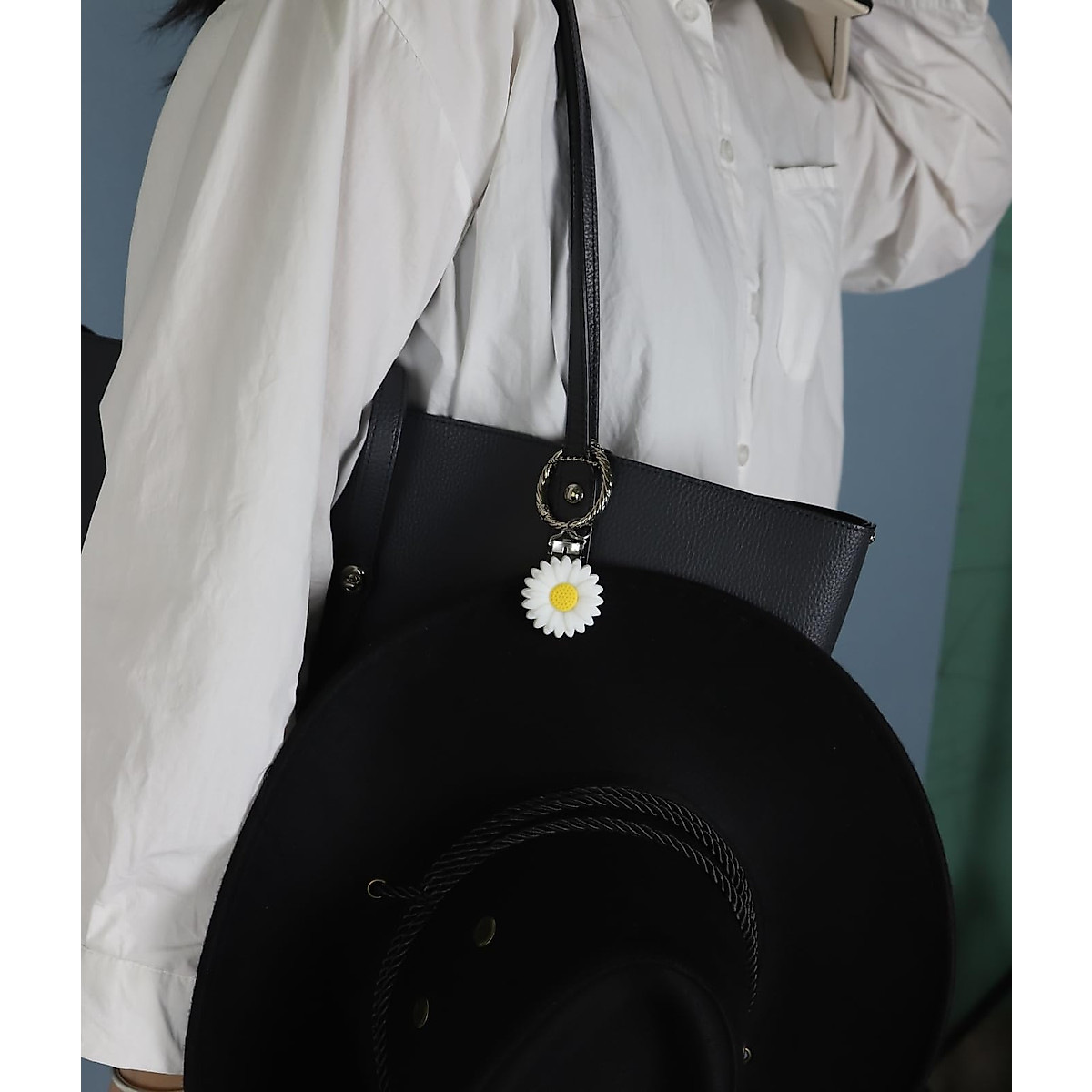 YATOISUR Hat Clip - Hat Holder for Travel on Bag - Silicone Hands Free Hat Clip for Purse Luggage - Protect Hat from Falling (White Daisy 1 Pack)