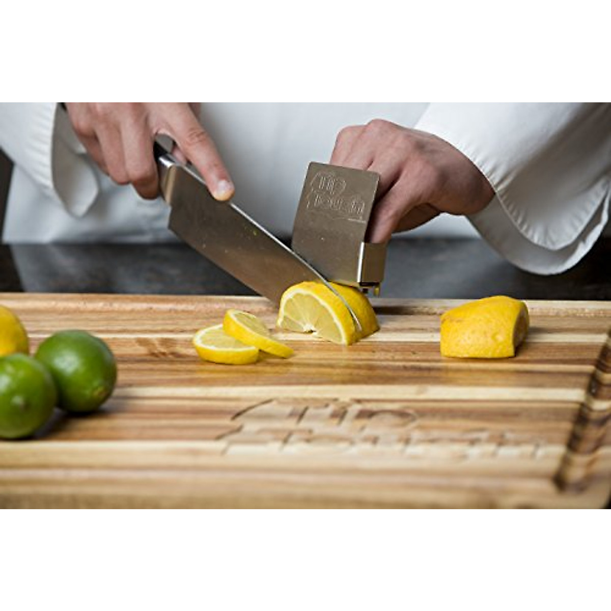 Tip Tough Finger Guard - Knife Protector for Safely Cutting, Chopping, Slicing in the Kitchen - Stainless Steel, Safe Cooking Tool for Hands - Ideal for Vegetables, Salads, Fruits (Large)