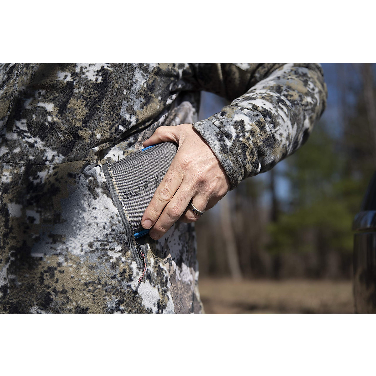 Muzzy Broadheads and Accessory Case, Grey/Blue (601)