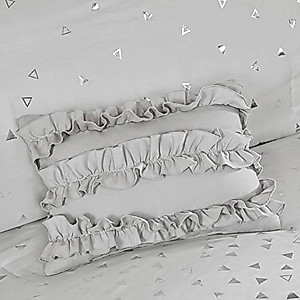 Intelligent Design Zoey Triangle Metallic Print, Cozy Comforter Set All Season Bedding Set, Matching Sham, Decorative Pillow, King/Cal King, Grey/Silver 5 Piece
