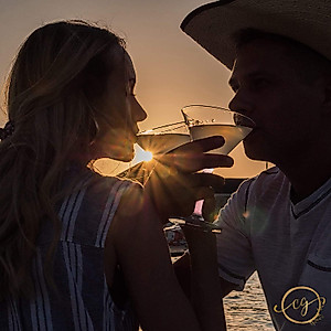 Creative Pink Flamingo Cocktail Glass, Set of 2 Martini Glasses, 5 Ounce Wine Glass, Bar Accessories, Birthday gift, Wedding & Celebrations Cup(2, 150ml)