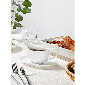 Yedio 18 oz Gravy Boat with Saucer, Large White Ceramic Gravy Boat, Boat and Tray for Turkey Beef Sauce, Salad Dressing, Creamer, Milk, Broth,Microwave and Dishwasher Safe
