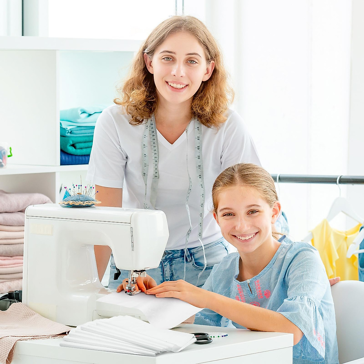 Peryiter 1000 Pcs 4 x 4 Inches White Cotton Fabric Squares Cotton Poplin Fabric Soft Solid Color Quilting Fabric for Beginners DIY Sewing Patchwork Scrapbooking Clothing Craft