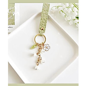 LAEKOU Lily of The Valley Flower Key Chain Green Leather Keychain for Car Keys, Key Chains Accessories for Women And Girls Gifts