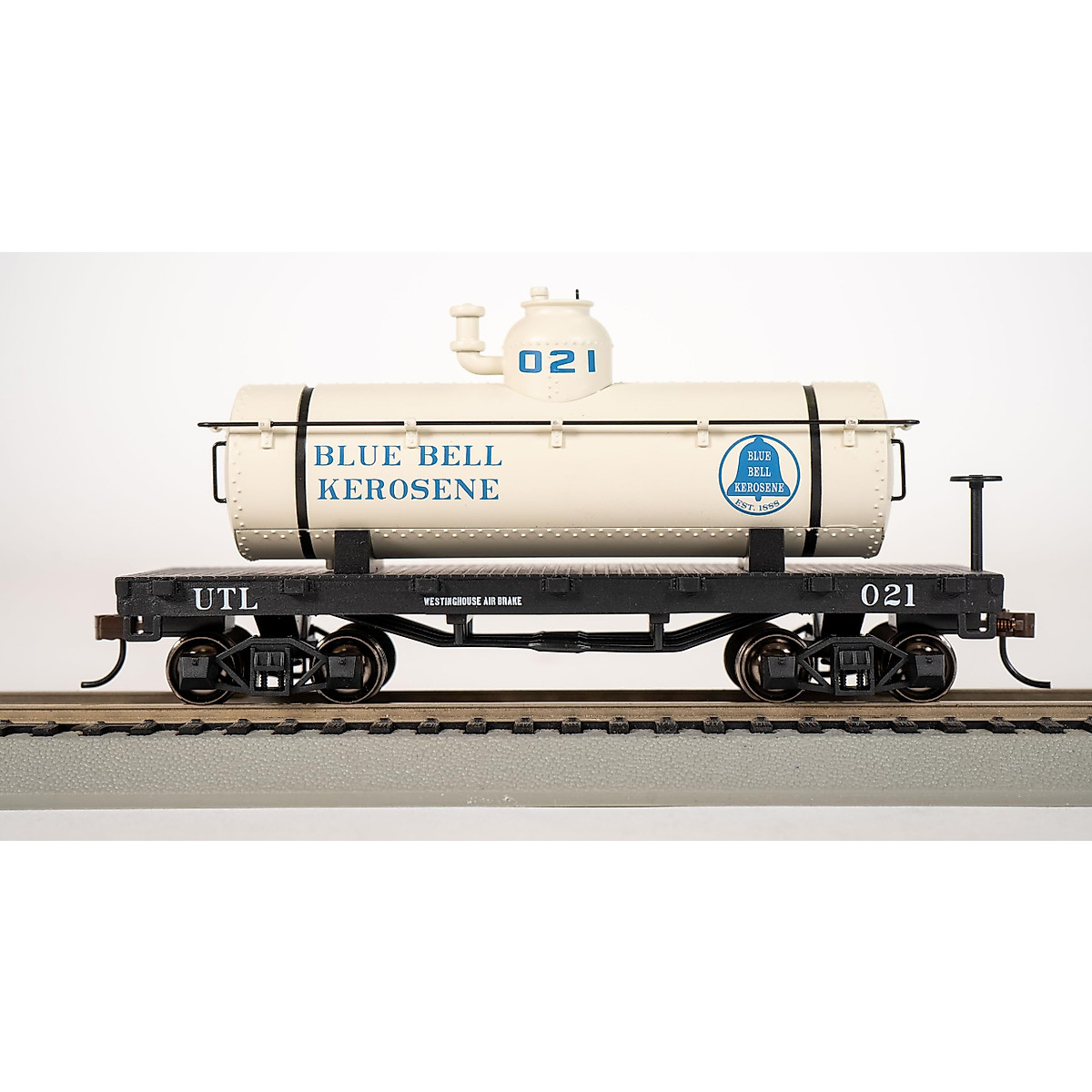 Bachmann Trains - Old-Time Tank Car - Blue Bell Kerosene #021 - HO Scale