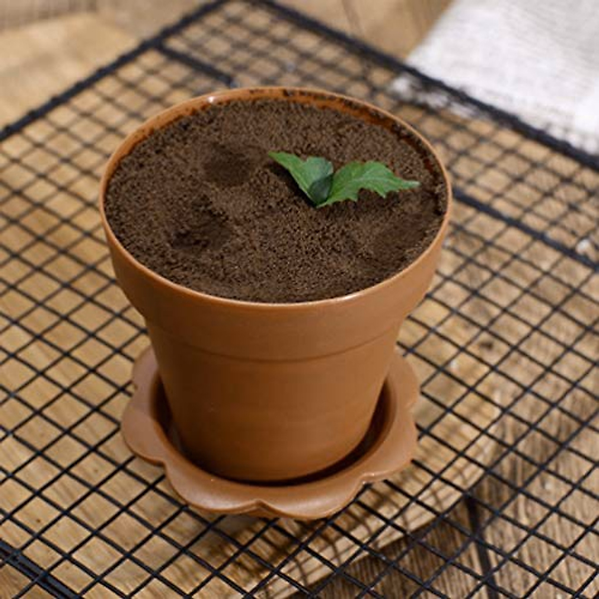 Housoutil Dessert Cups 20pcs Mini Dessert Cup, Plastic Flowerpot Cake Cups with Dome Lid, Bottom Tray and Shovel Spoon, Small Flower Pot Ice Cream Cups for Pudding Mousse DIY Baking Flower Pot Cupcake