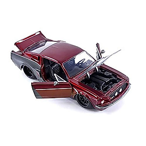 Jada Toys Marvel Guardians of The Galaxy 1:24 1967 Shelby GT500 Die-cast Car with 2.75" Star-Lord Figure