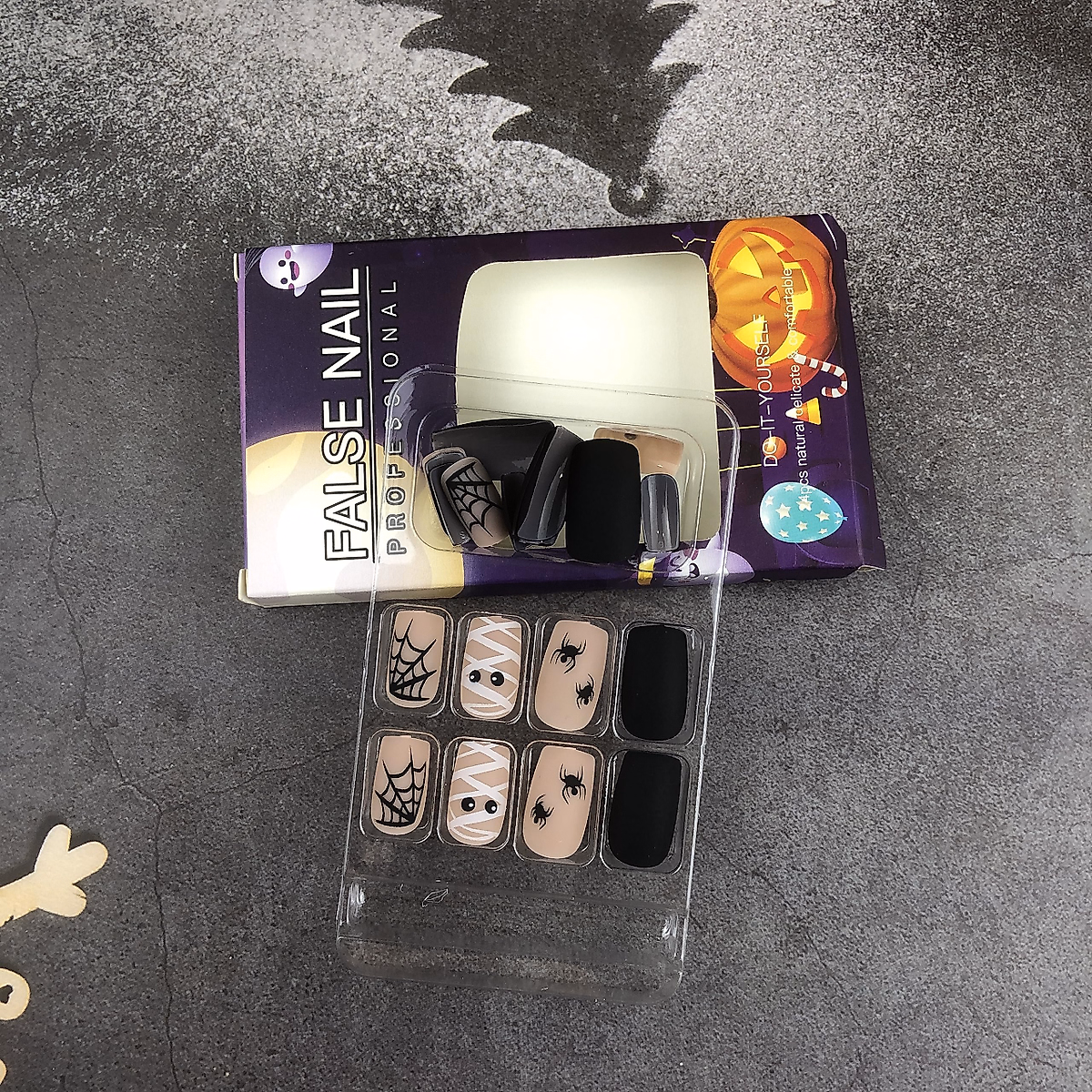 fuldgaenr Black Halloween Press on Nails Short Square Fake Nails with Spiders Web Pattern False Nails Design Acrylic Glue Nails Stick on Nails for Women 24Pcs