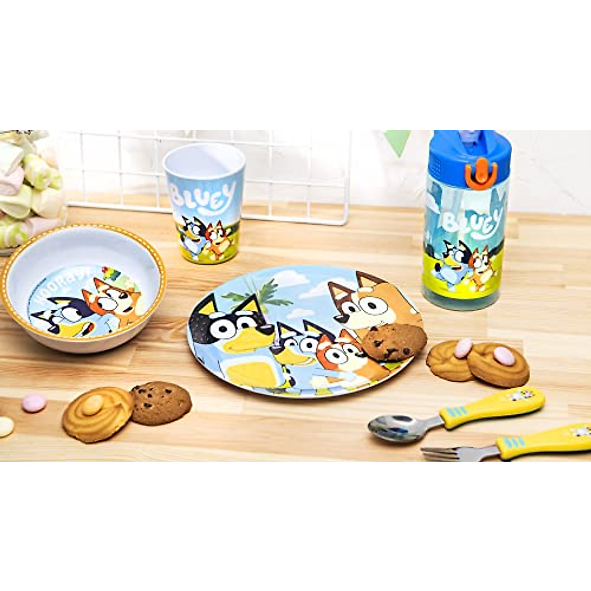 Zak Designs Bluey Kids Dinnerware Set Includes Plate, Bowl, Tumbler, Water Bottle, and Utensil Tableware, Made of Durable Material and Perfect for Kids (6 Piece Gift Set, Non-BPA)