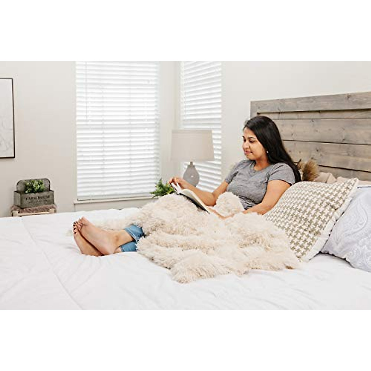 Chanasya Fuzzy Shaggy Faux Fur Throw Blanket and Pillow Cover 3-Piece Set - Lightweight Plush Sherpa Throw (50x65 Inches) and 2 Matching Throw Pillow Covers (18x18 Inches) for Bed Couch - Creme