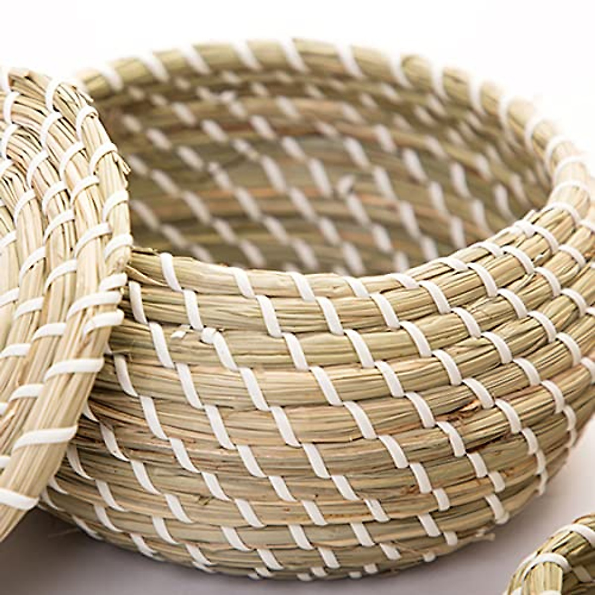 Cabilock Wicker Basket with Lid Mini Straw Hand Large Woven Basket Rattan Storage Basket Box Woven Storage Baskets Small Wicker Baskets