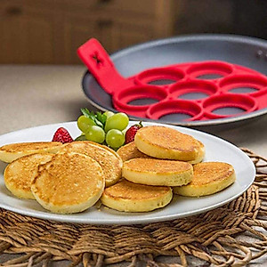 Silicone Pancake Molds with 7 Holes, BESTZY Reusable Silicone Egg Rings, Round Shape Pancakes Eggs Omelettes Fixator, Non-Stick Fried Egg Molds for Egg Cooking Breakfast Sandwiches