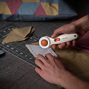 Fiskars Fabric Cutting 2pc Set for Sewing - with 45mm Rotary Cutter and 5in x 17in Cutting Mat