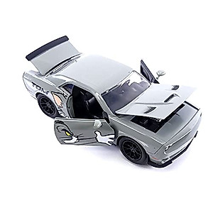 Jada Toys Tom and Jerry 1:24 2015 Dodge Challenger Hellcat Die-cast Car w/ 2.75" Jerry Figure, Toys for Kids and Adults