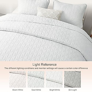 Exclusivo Mezcla Quilts King Size Bedding Set with Stitched Grid Pattern, Lightweight Summer White Bedspreads Coverlets Bed Cover for All Seasons (1 Quilt and 2 Pillow Shams)