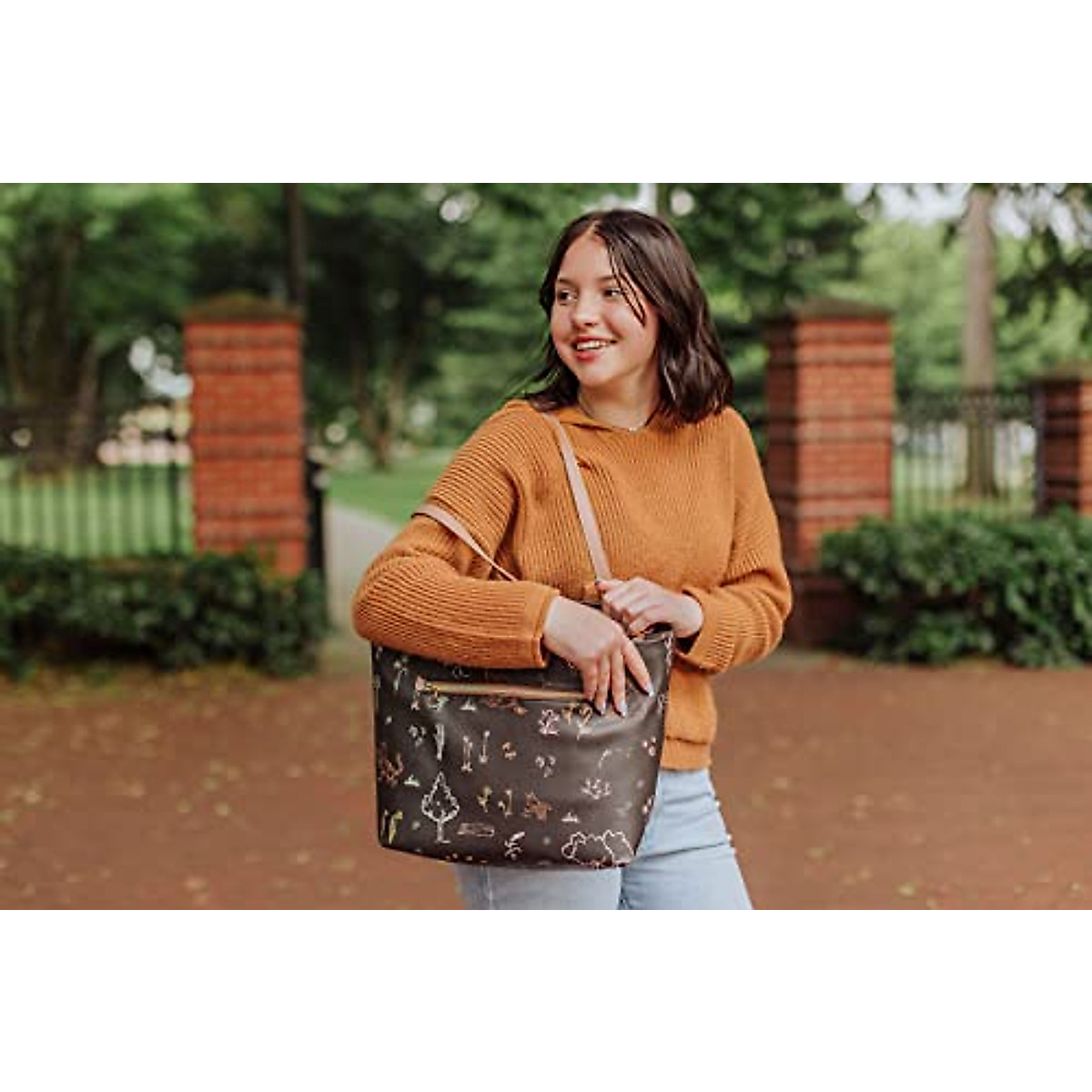 PICNIC TIME ONIVA Disney Winnie the Pooh Uptown Cooler Tote Bag, Insulated Purse Lunch Bag for Her, Stylish Beach Bag Soft Cooler, (Black), 14.37 x 7.28 x 10.63