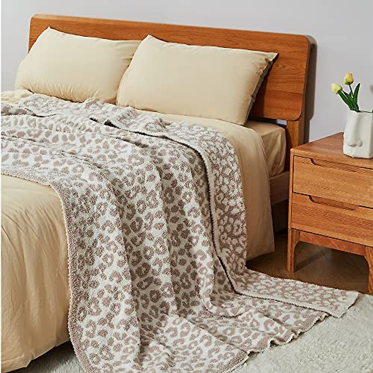 Lutoris Lightweight Beige Fluffy Leopard Blanket for Couch (60x80 Inches) Warm Reversible Microfiber Cozy Cheetah Print Blanket Super Soft Fleece Throw Blanket for Bed Sofa Travel