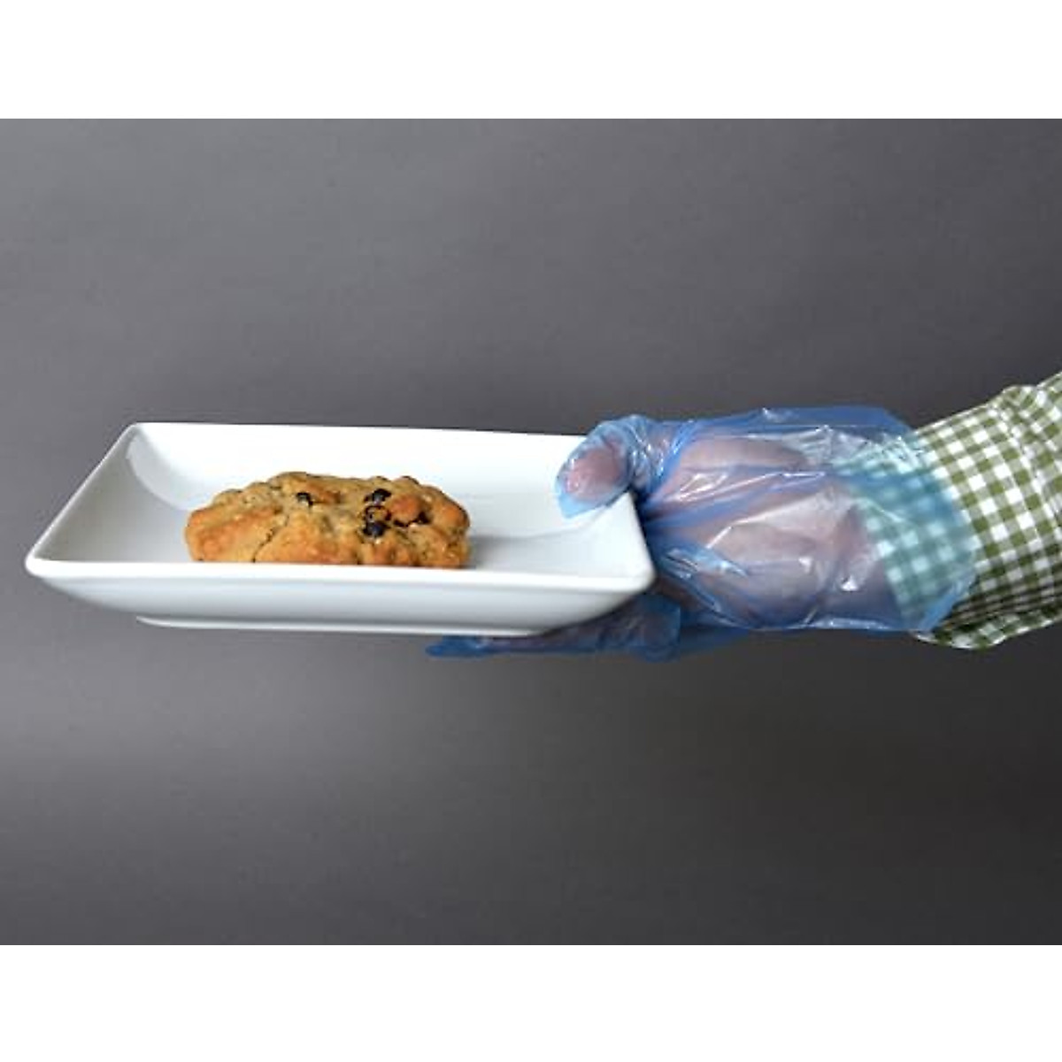 Daxwell Poly Gloves, Easy-Fit Food Prep Gloves, Header Gloves, One Size Fits All, Blue, With Wall Mount, F10003538 (Case of 1,000, 20 Cards of 50)