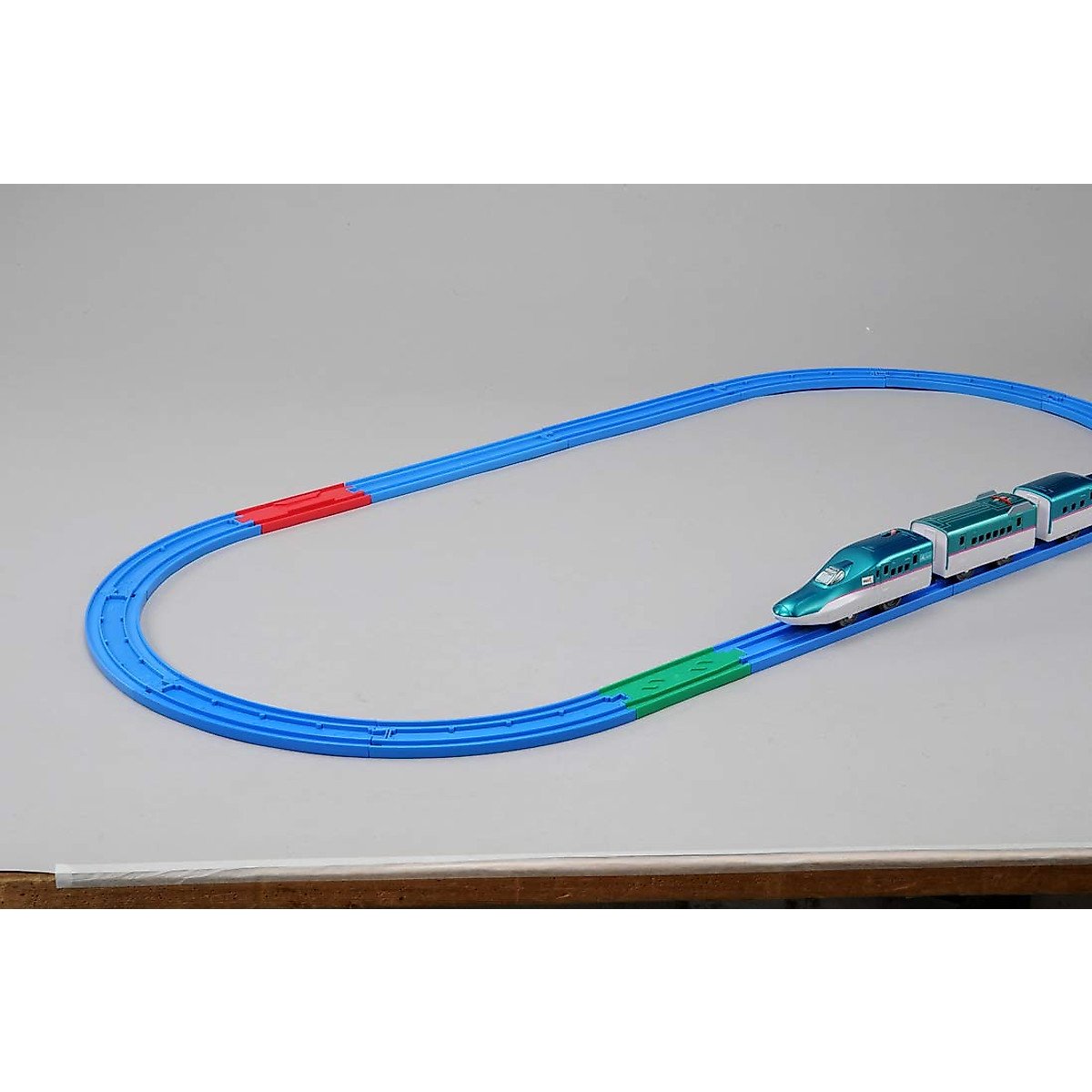 TAKARA TOMY Speed ​​Change in Plarail S-16 Rail !! E5 Shinkansen Hayabusa