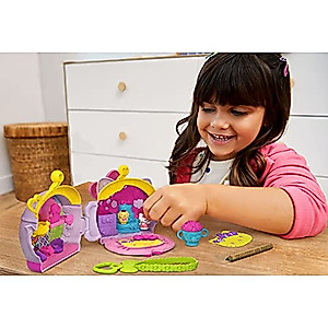 Mattel Mattel Hello Kitty Tea Party Compact (4.9-in) with 2 Sanrio Minis Figures, Stationery Notepad and Accessories, Great Gift for Kids Ages 4Y+